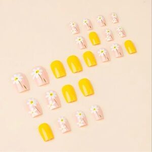 Makeup | Brand New 24pcs Daisy Gradient Glossy Presson Nails | Poshmark